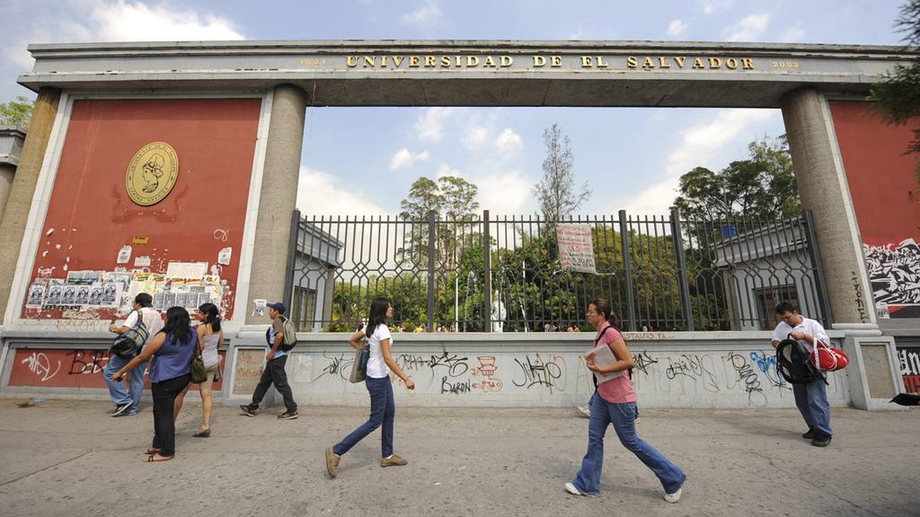 UES abre tres nuevas carreras en Universidad en Línea