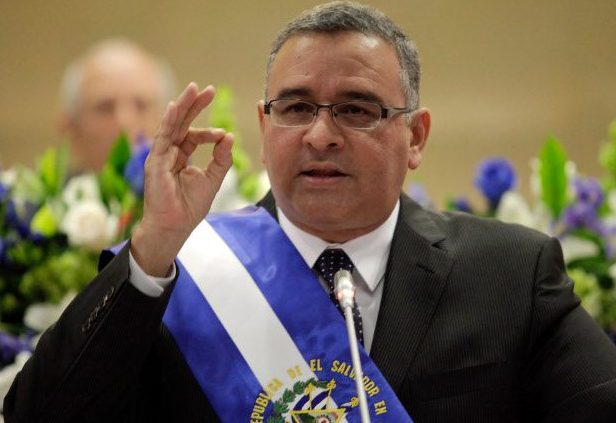 Funes pide al FMLN que acelere elección de candidato a presidente