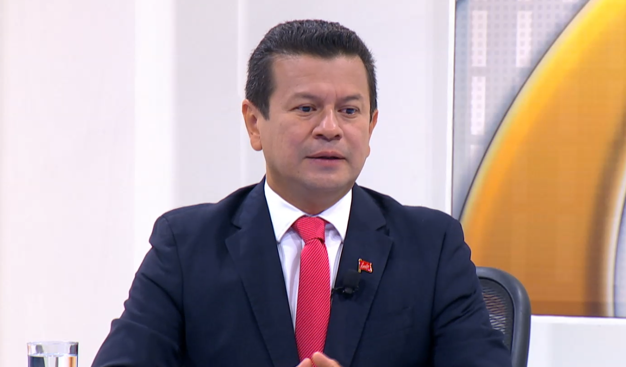 Hugo Martínez: Los adversarios políticos se vencen en las urnas no ...