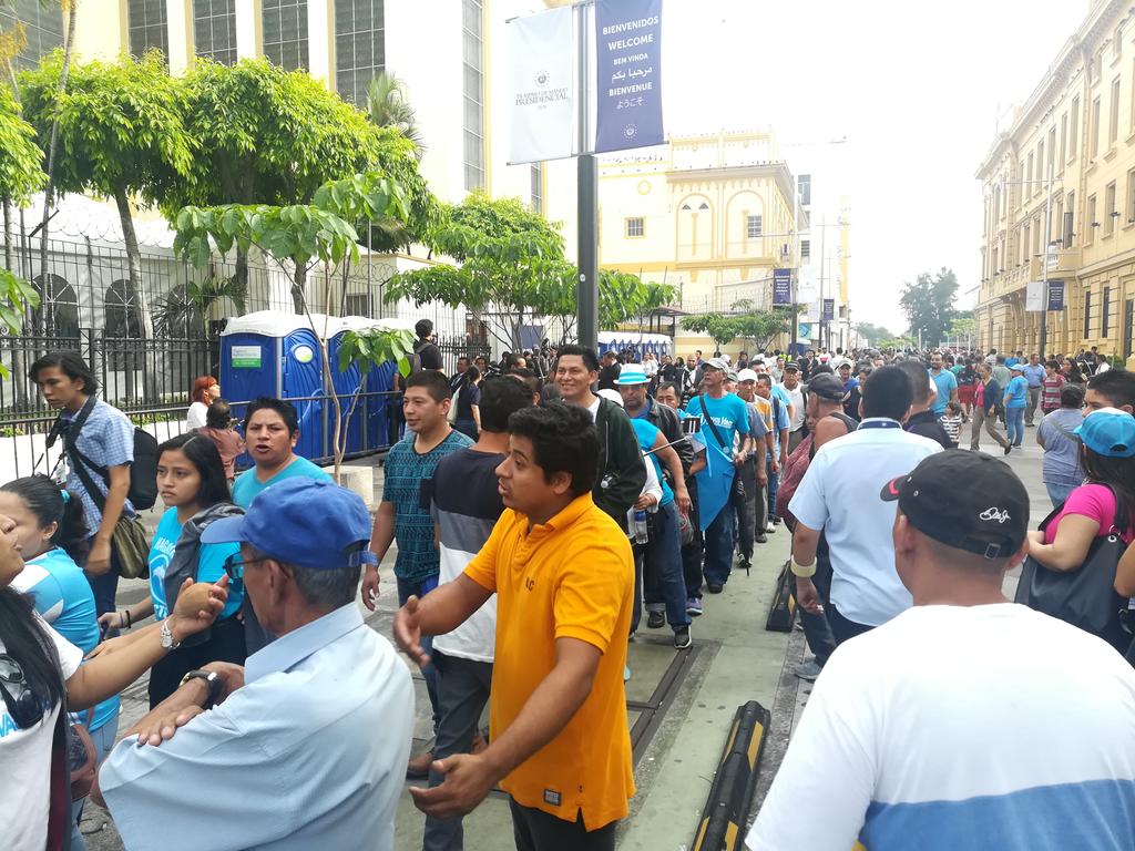 Masiva afluencia de salvadoreños a la Toma de Posesión de Nayib Bukele Masiva afluencia de salvadoreños a la Toma de Posesión de Nayib Bukele