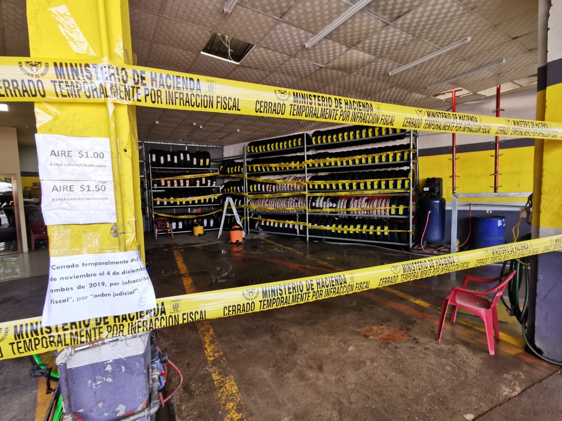 Hacienda cierra comercio por no entregar facturas Hacienda cierra comercio por no entregar facturas