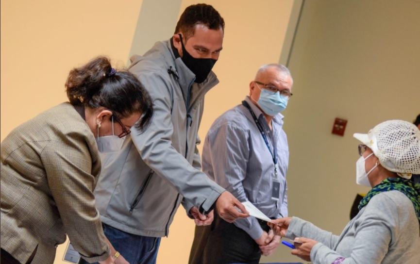 Gobierno entrega $600 a afectados por cárcava en colonia Santa Lucía ...