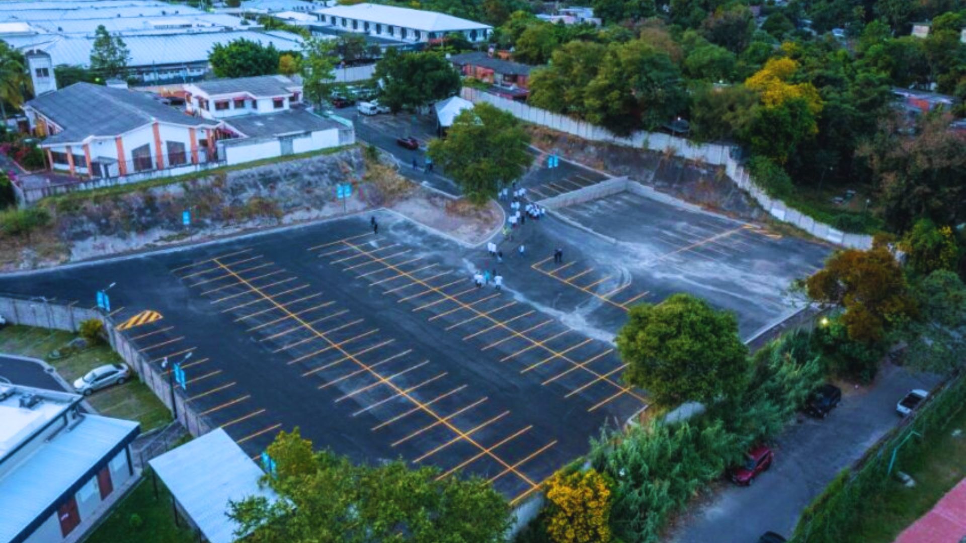 Entregan renovado estacionamiento en Hospital Zacamil